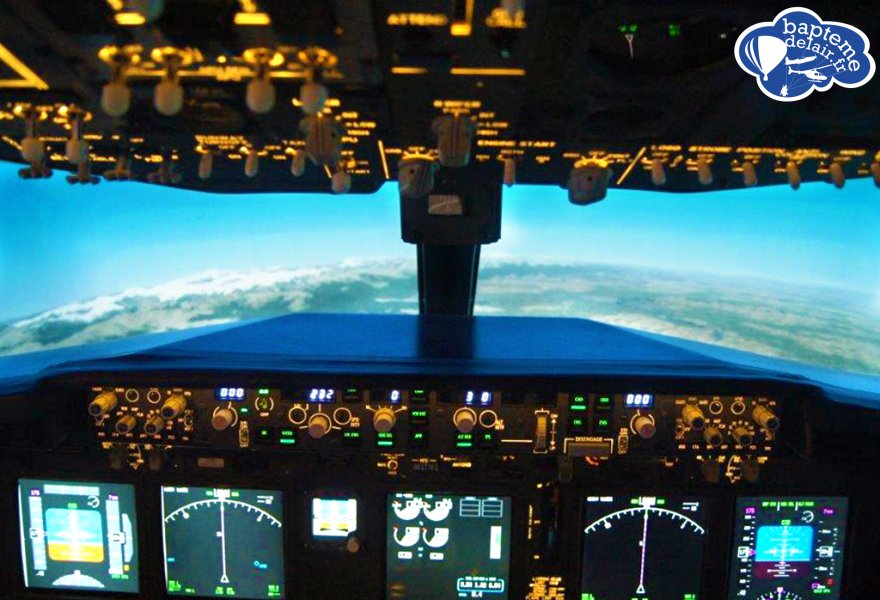 Initiation au pilotage sur simulateur de vol de Boeing près de Paris.